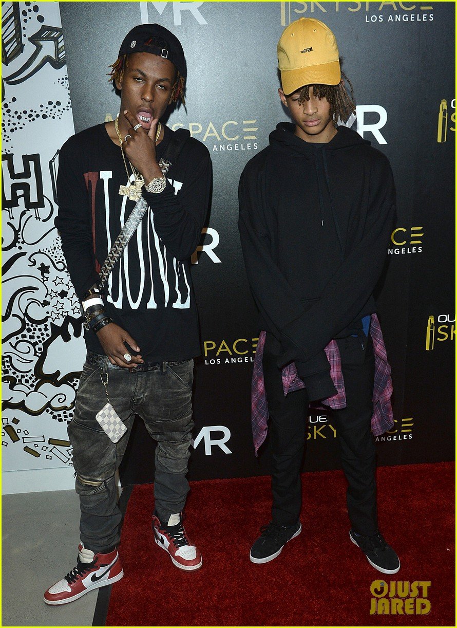 Kendall Jenner Rides Downtown LA's Glass Slide in the Sky!: Photo ...