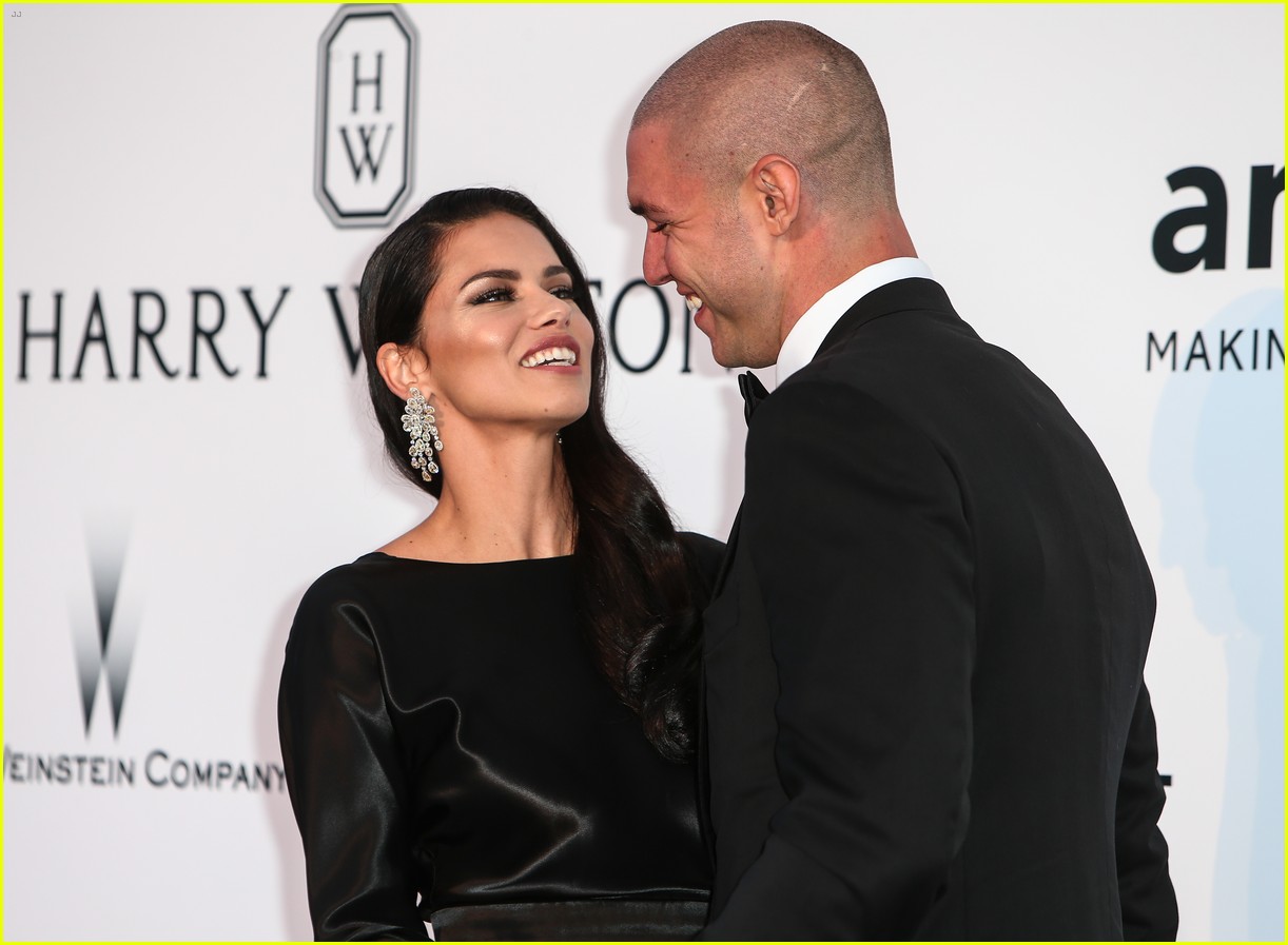 Adriana Lima Splits From Boyfriend Joe Thomas Photo 3703952 Adriana