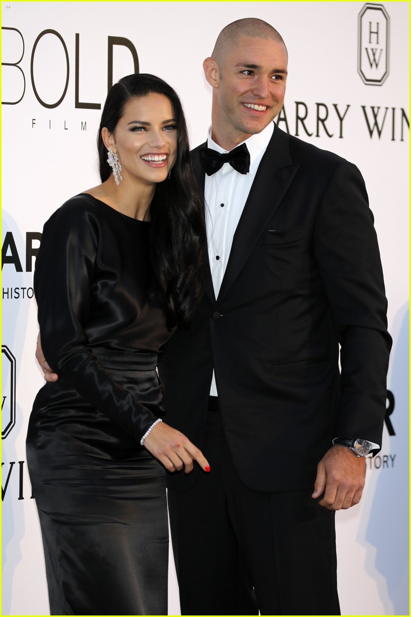 Adriana Lima Splits From Boyfriend Joe Thomas Photo 3703953 Adriana