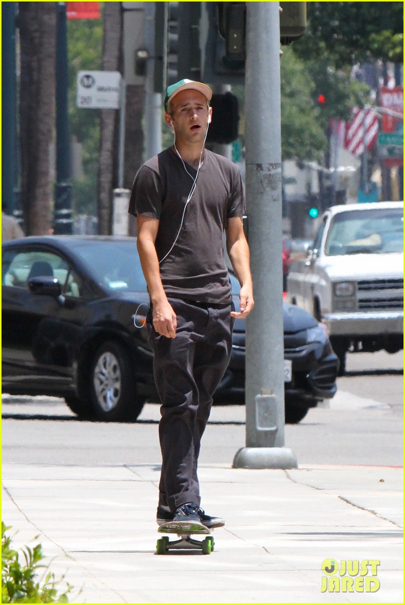 Hopper Penn Shows Off His Skateboarding Skills: Photo 3696848 | Hopper ...