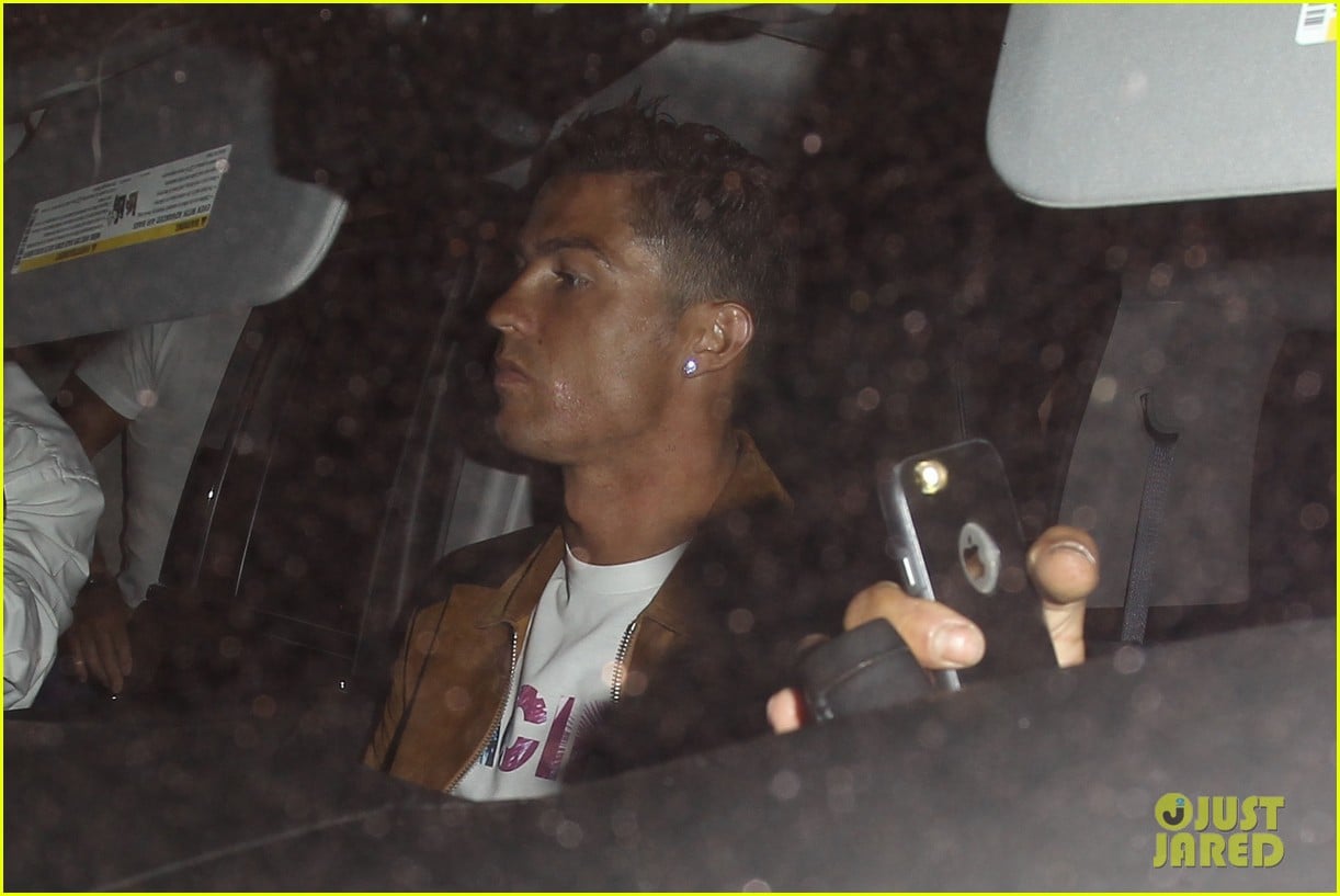 Cristiano Ronaldo Shows Off His Totally Ripped Abs on Social Media ...