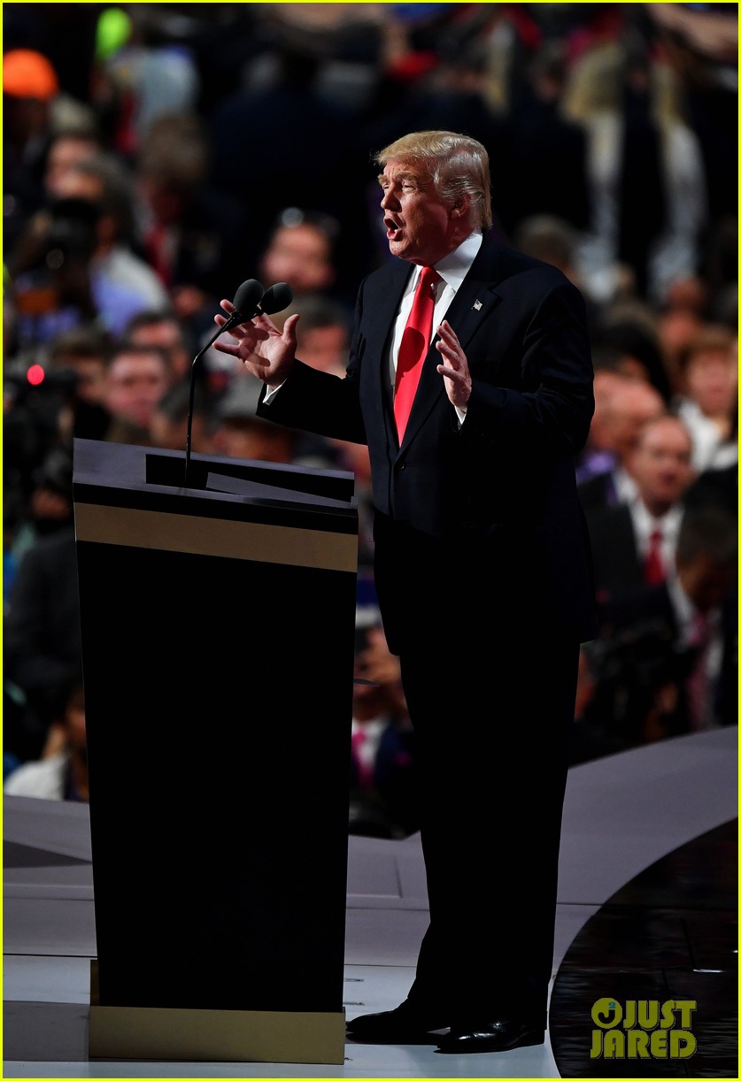 Donald Trump's Wife Melania, Son Barron, & Full Family Join Him On ...