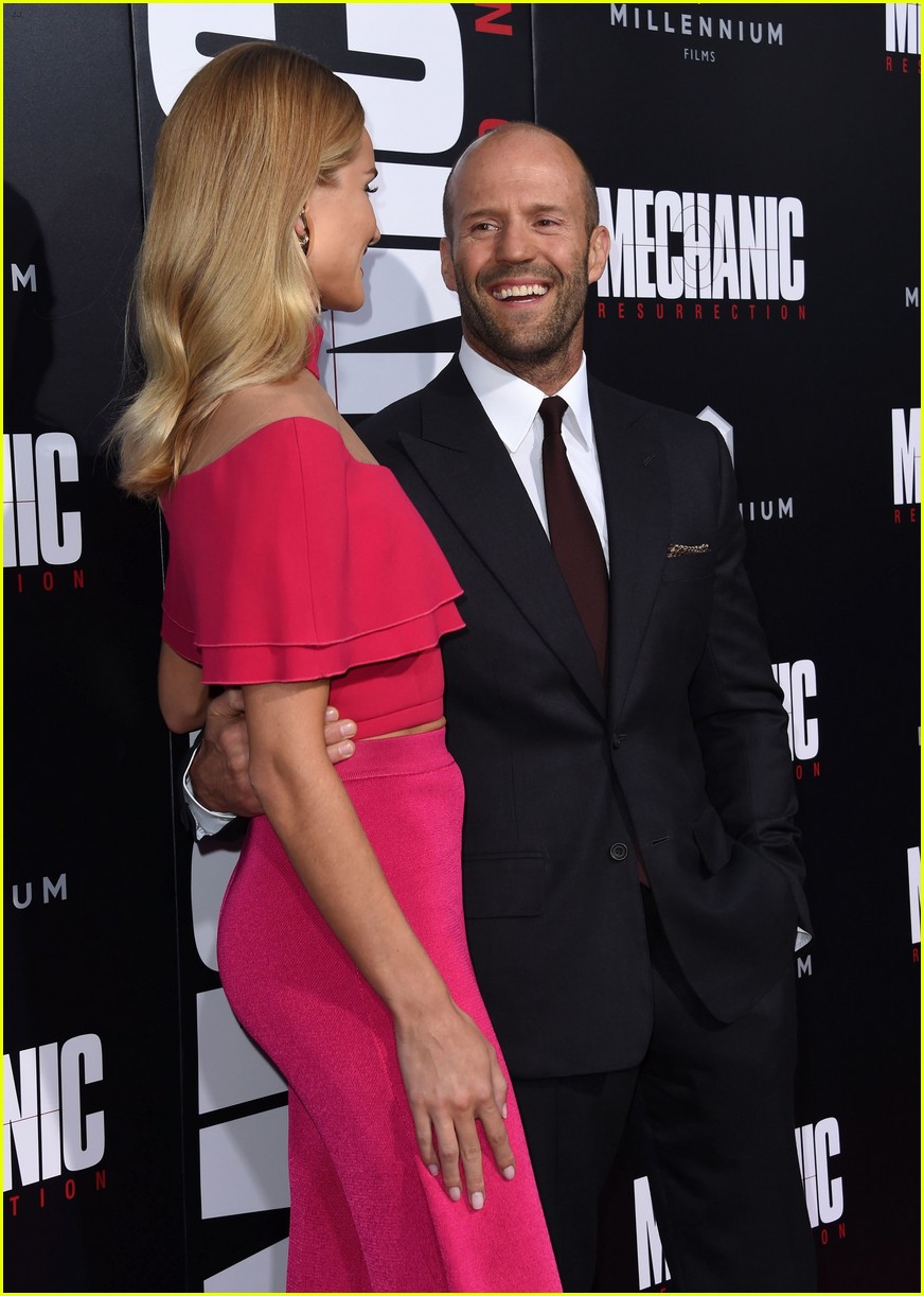 Jessica Alba & Jason Statham Premiere 'Mechanic: Resurrection': Photo ...