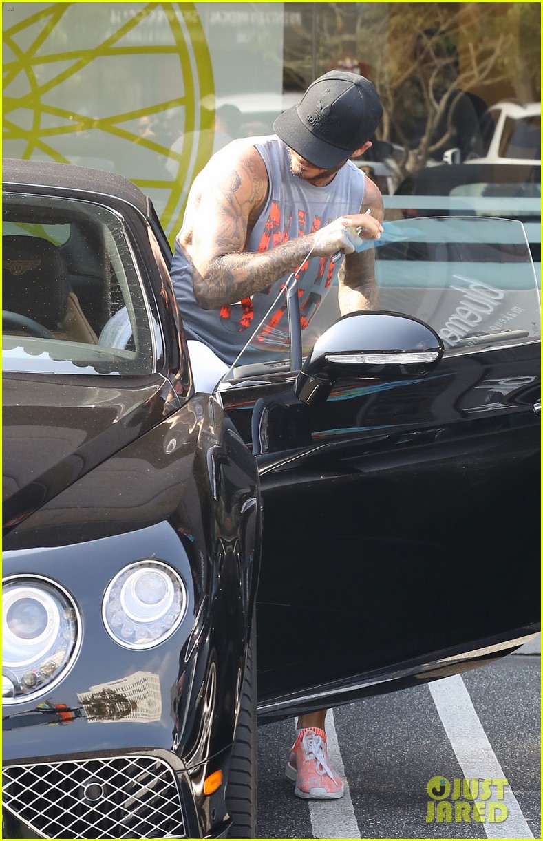 David Beckham's Wife Victoria Shows Off His New Neck Tattoos: Photo ...