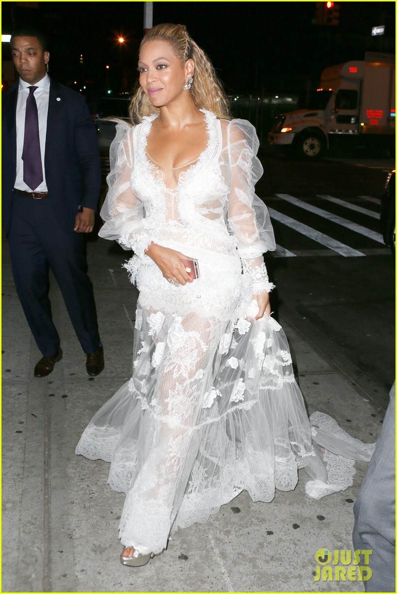 Beyonce Surprises Chance the Rapper During VMAs Backstage Interview ...