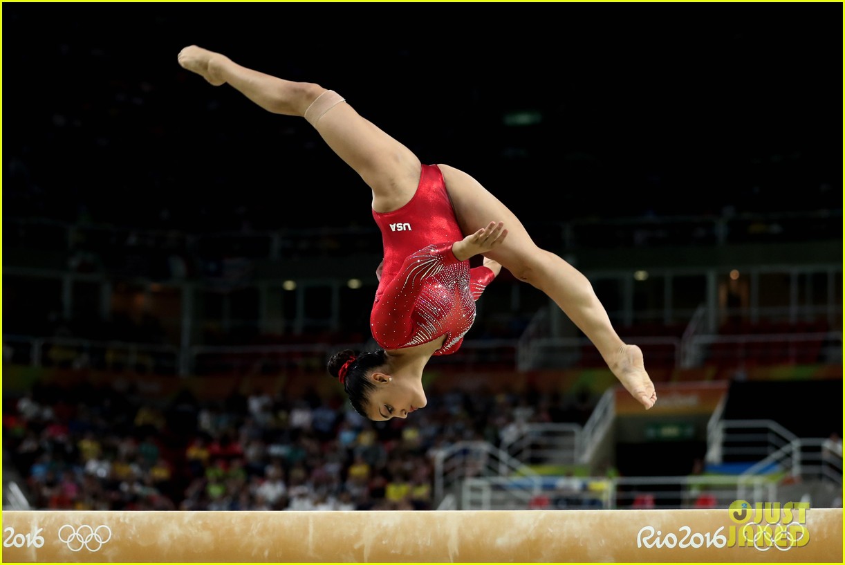 Laurie Hernandez & Simone Biles Win Silver, Bronze for Balance Beam at ...