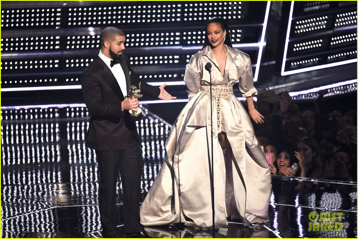 Drake Professes Love for Rihanna During VMAs Speech (Video): Photo ...