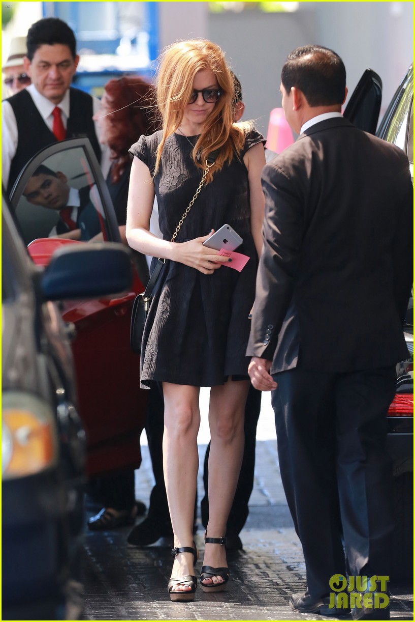 Isla Fisher Makes a Joke About Her 'Healthy' Eating Choices!: Photo ...