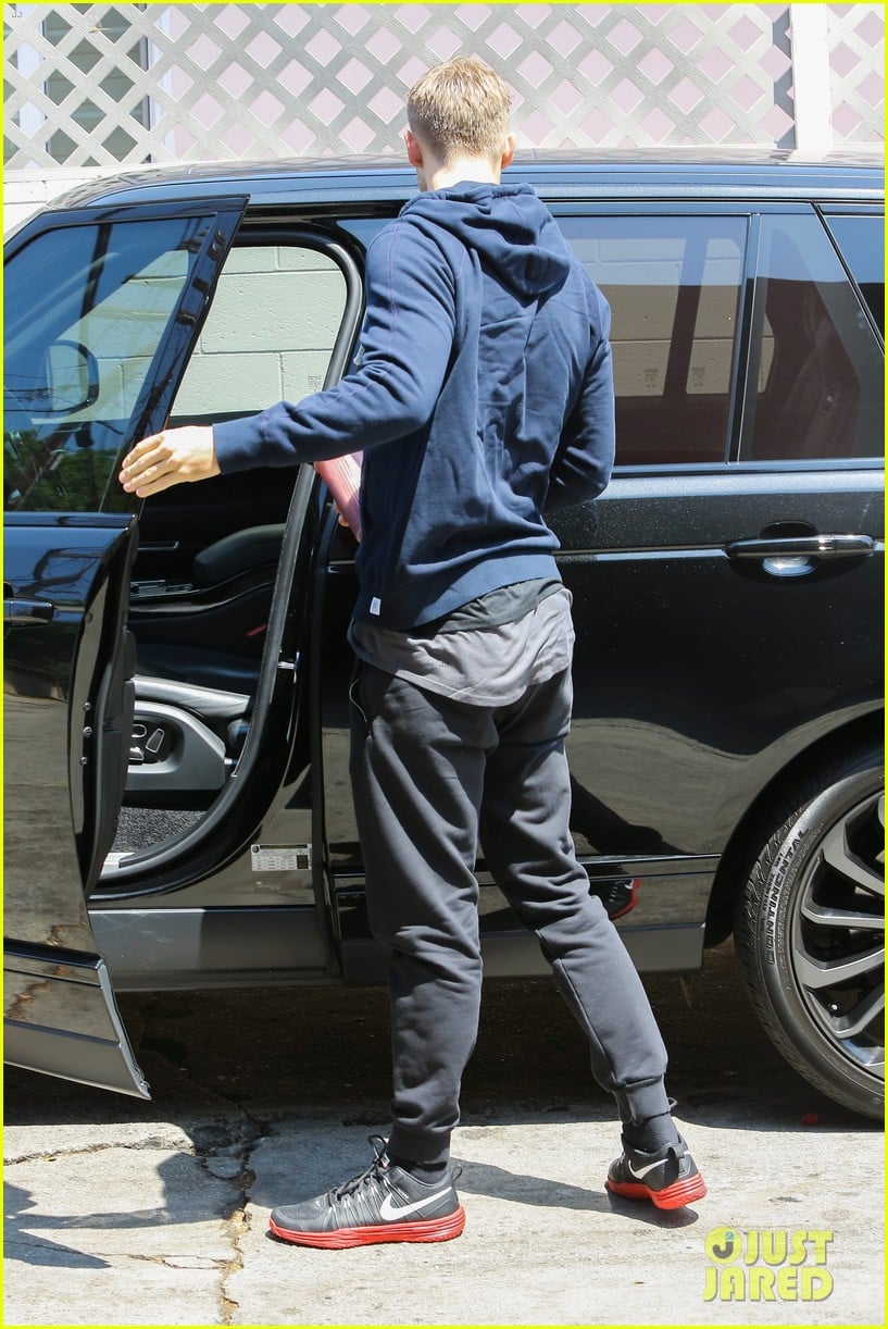 Calvin Harris is Enjoying Single Life As He Parties in LA & Vegas ...