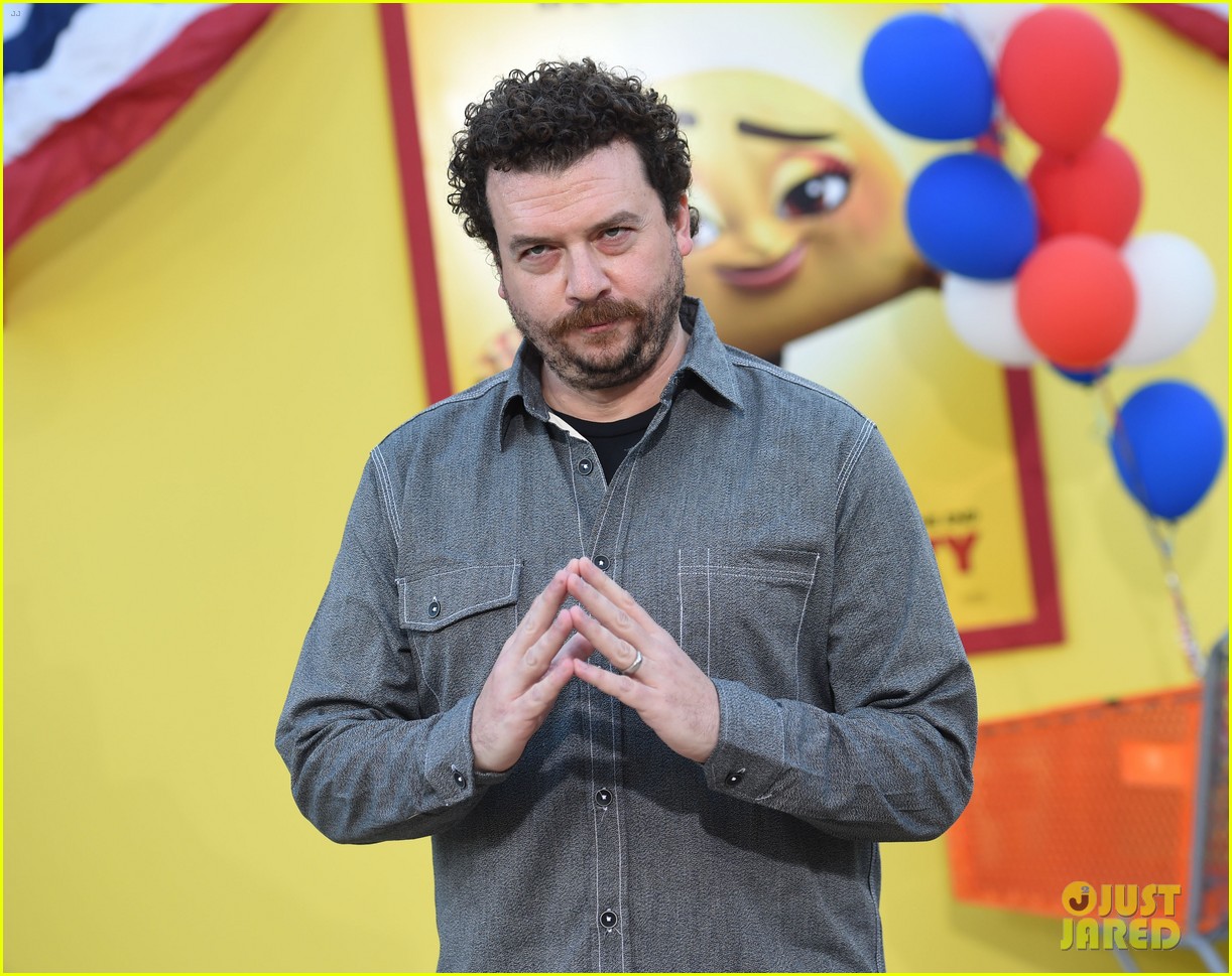 Salma Hayek, Seth Rogen & Paul Rudd Have Star-Studded 'Sausage Party ...