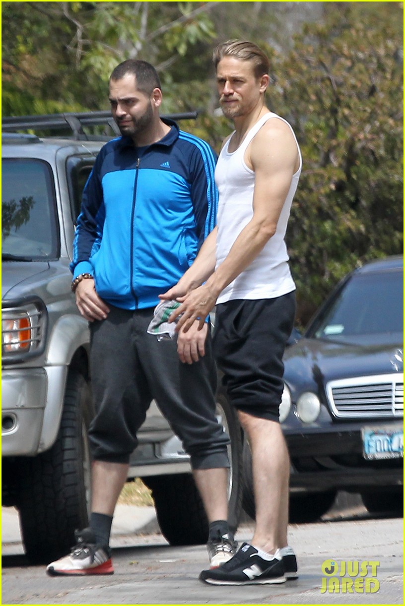 Charlie Hunnam Bares His Toned Physique in a Tank Top: Photo 3744443 ...