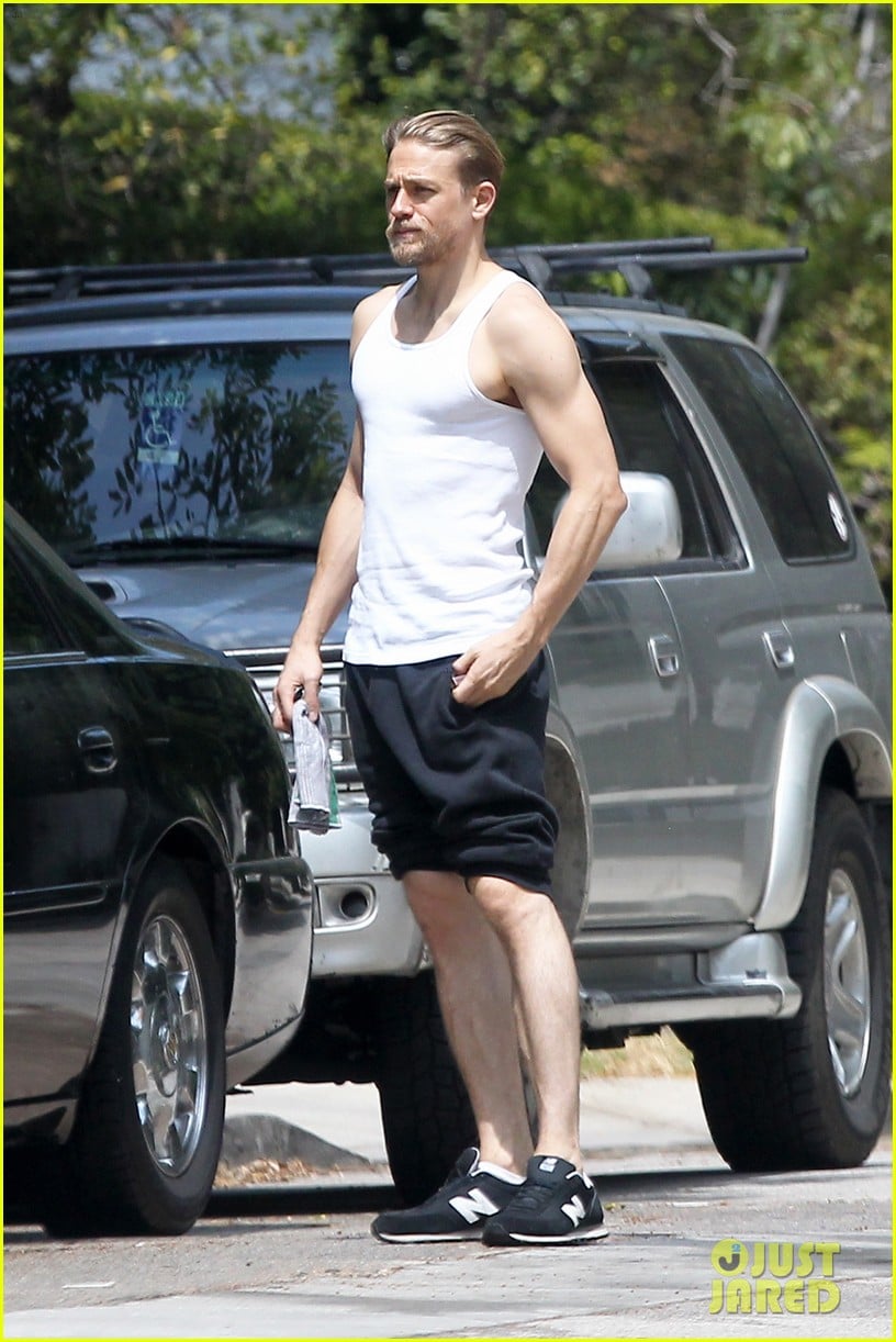 Charlie Hunnam Bares His Toned Physique in a Tank Top: Photo 3744446 ...