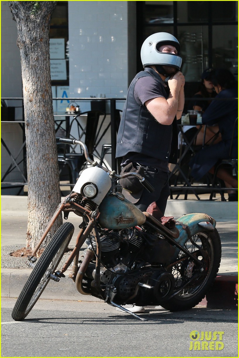 Jai Courtney Sets Record Straight on 'Suicide Squad' Reshoots: Photo ...