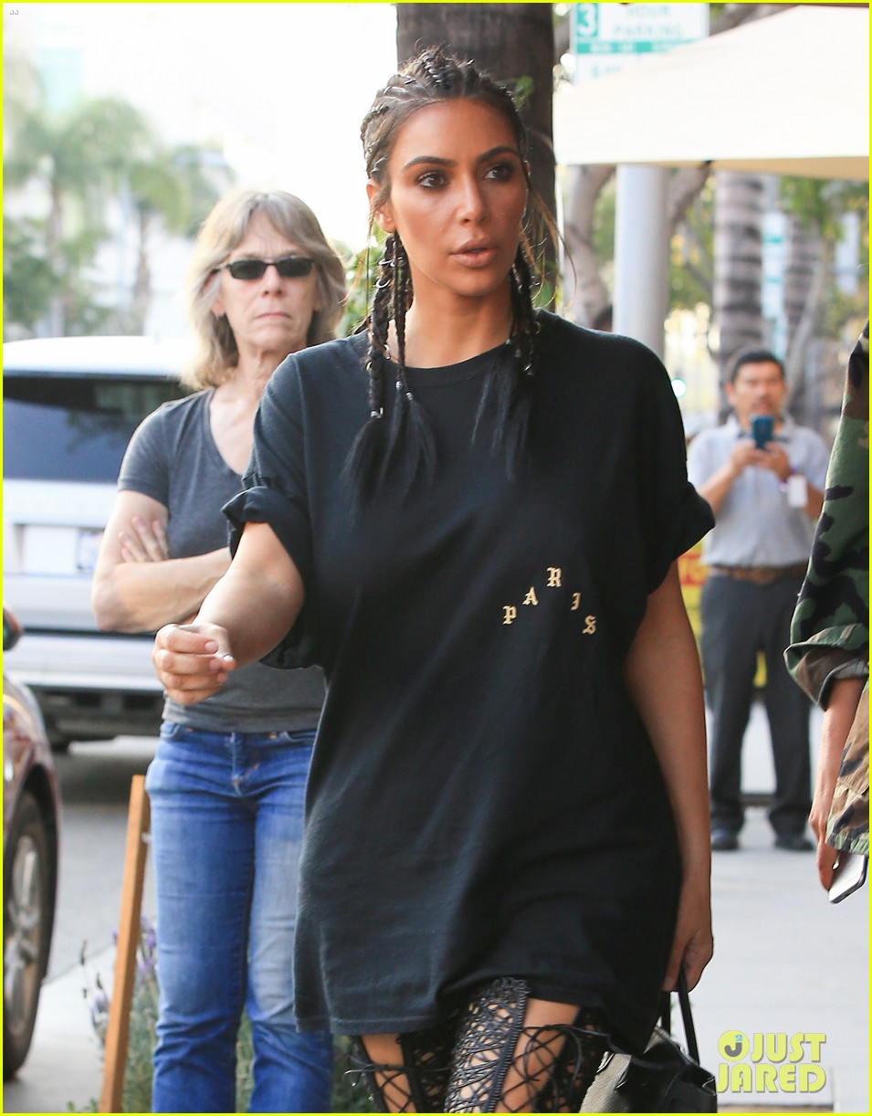 Kim Kardashian's Dead Blackberry Bold Will Be Replaced: Photo 3726403 ...