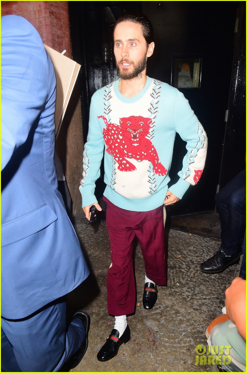 Jared Leto Plays Pup Quiz & Brings Jimmy Fallon A Gift from The Joker ...