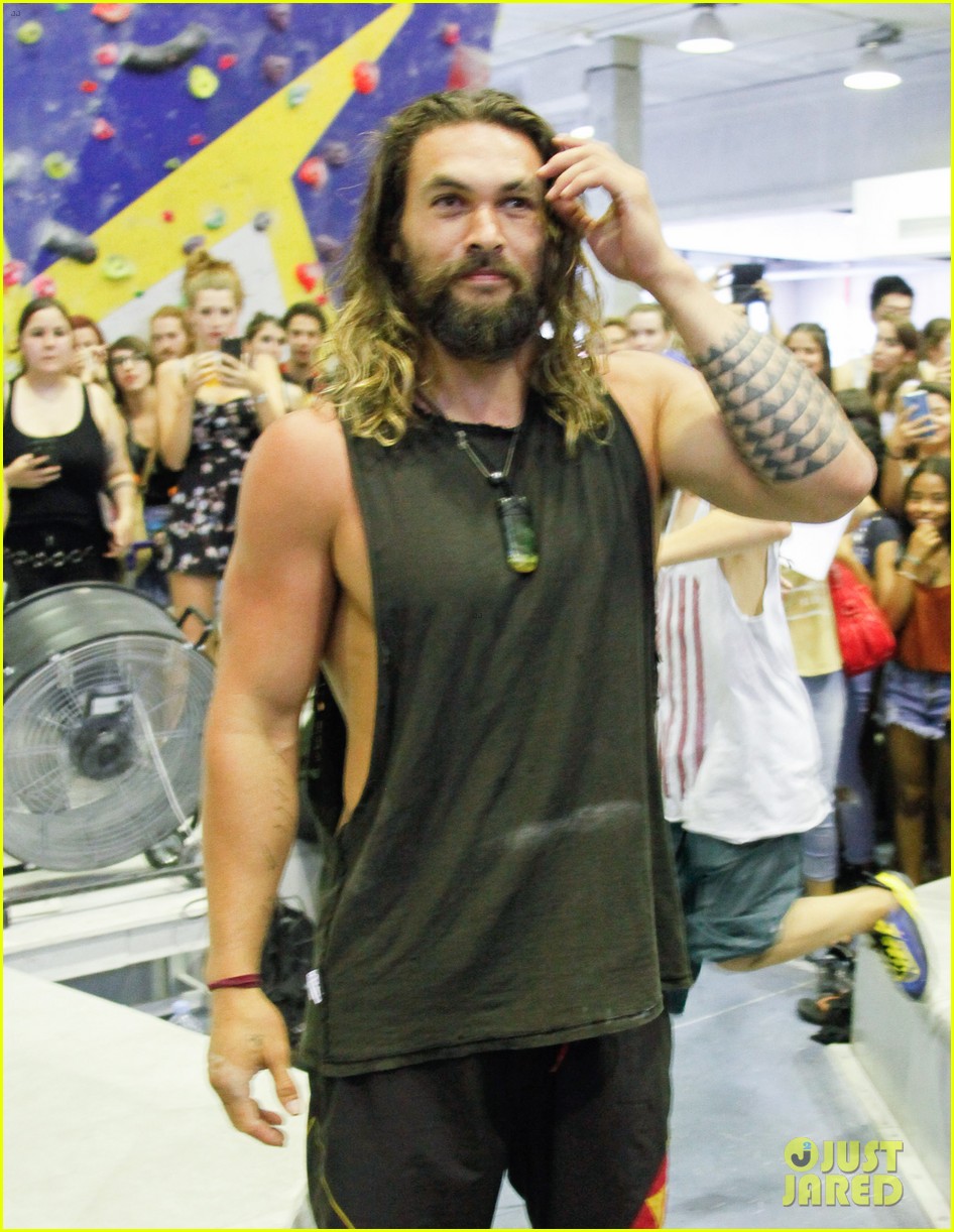 Jason Momoa's Biceps Are Bulging All Over on the Climbing Wall: Photo ...