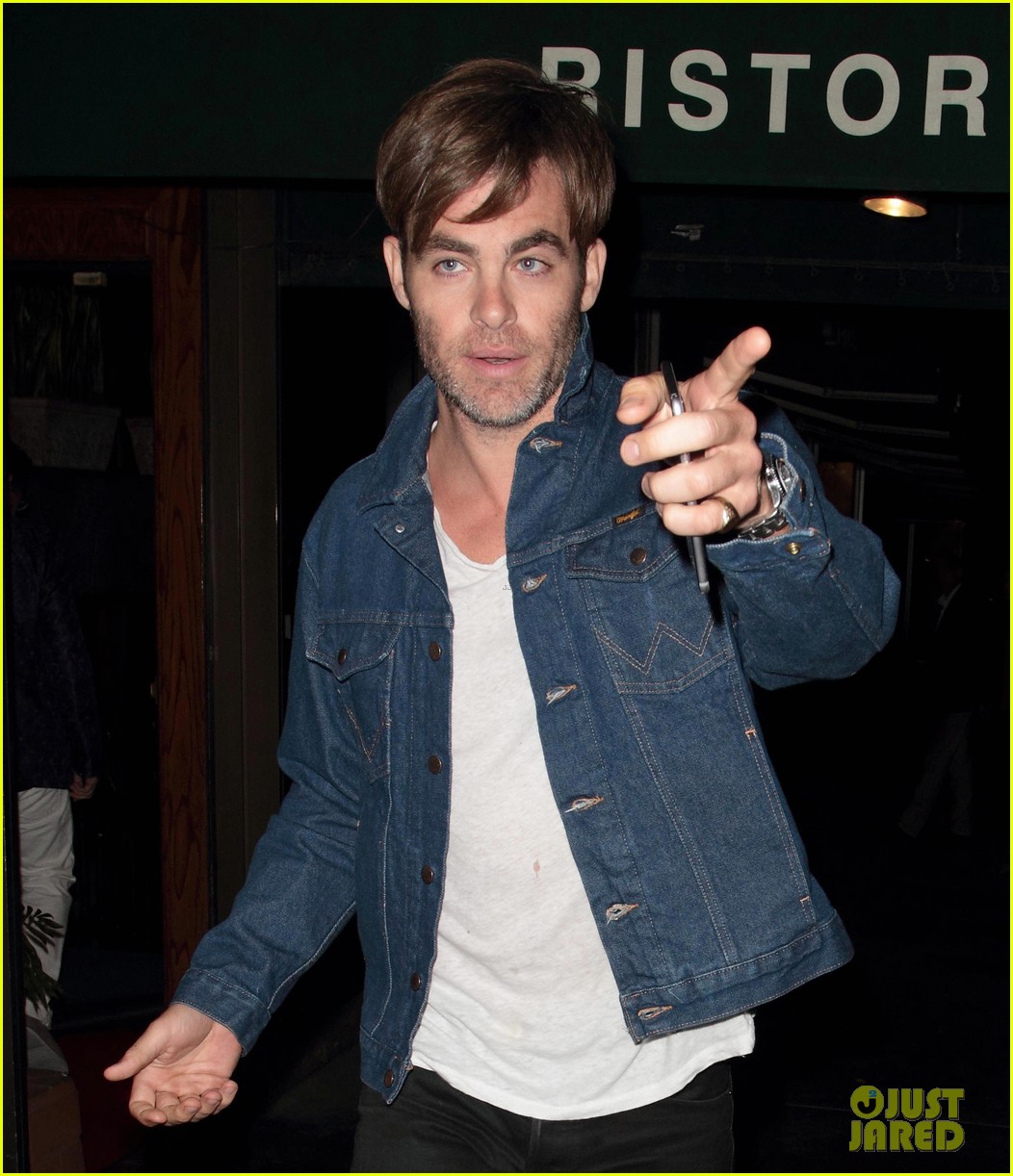 Chris Pine & 'Hell or High Water' Co-Star Ben Foster Dish Deets About ...