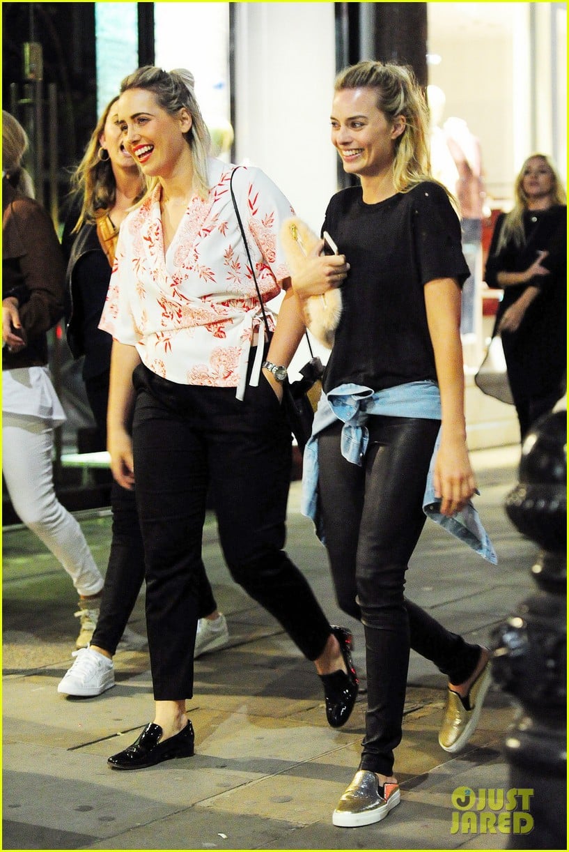 Margot Robbie Hangs with Amber Heard After Her Divorce Settlement ...