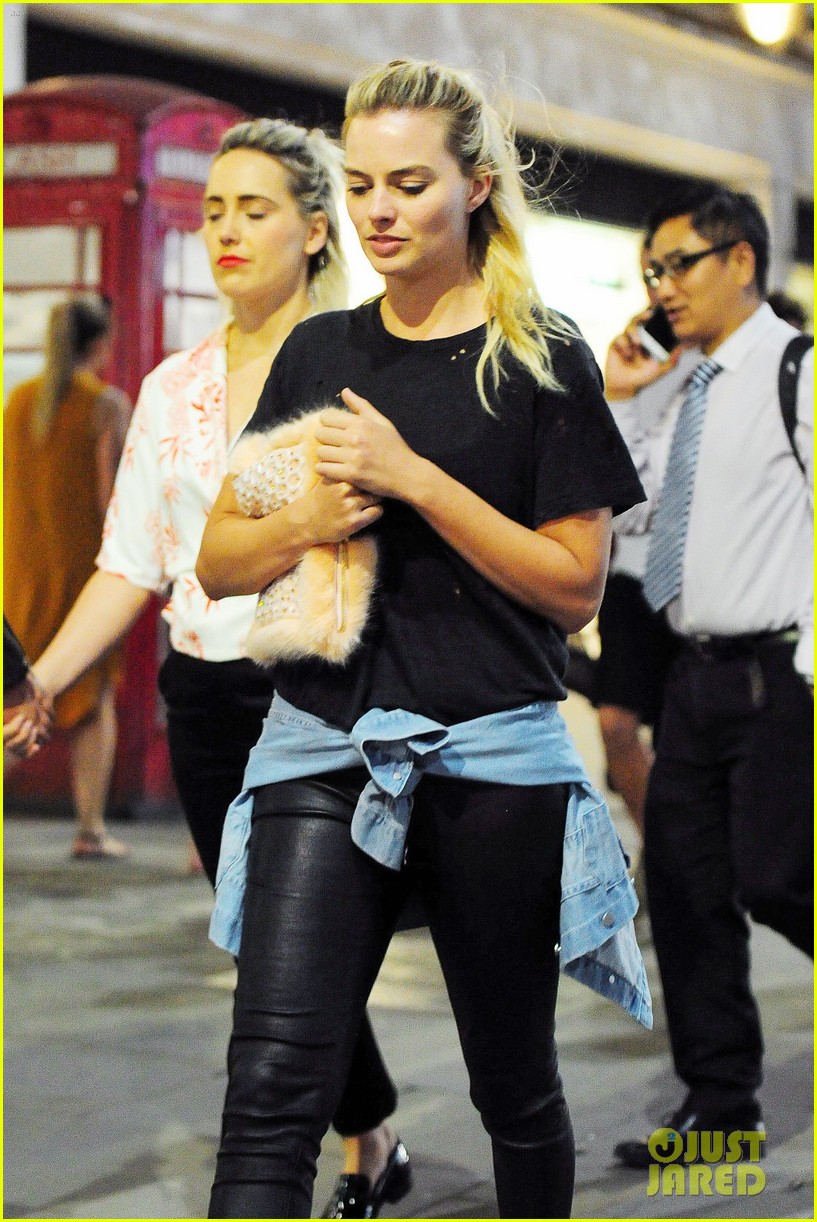 Margot Robbie Hangs with Amber Heard After Her Divorce Settlement ...