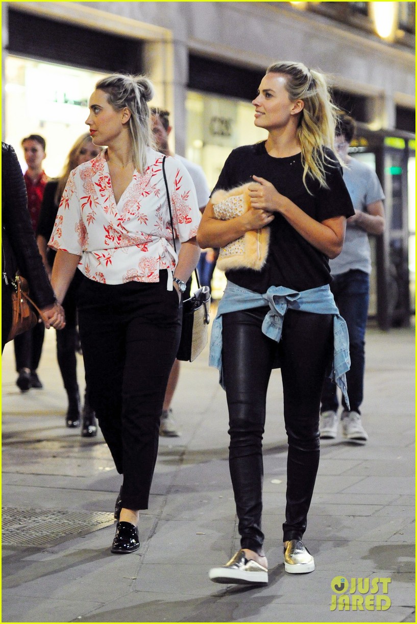 Margot Robbie Hangs with Amber Heard After Her Divorce Settlement ...