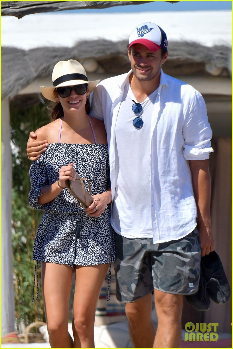 Model Sara Sampaio Enjoys PDA-Filled Vacation with Boyfriend Oliver ...