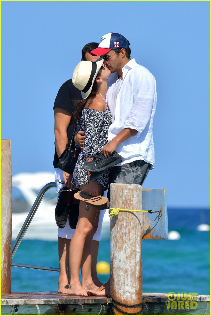 Model Sara Sampaio Enjoys PDA-Filled Vacation with Boyfriend Oliver Ripley: Photo 3740401 ...