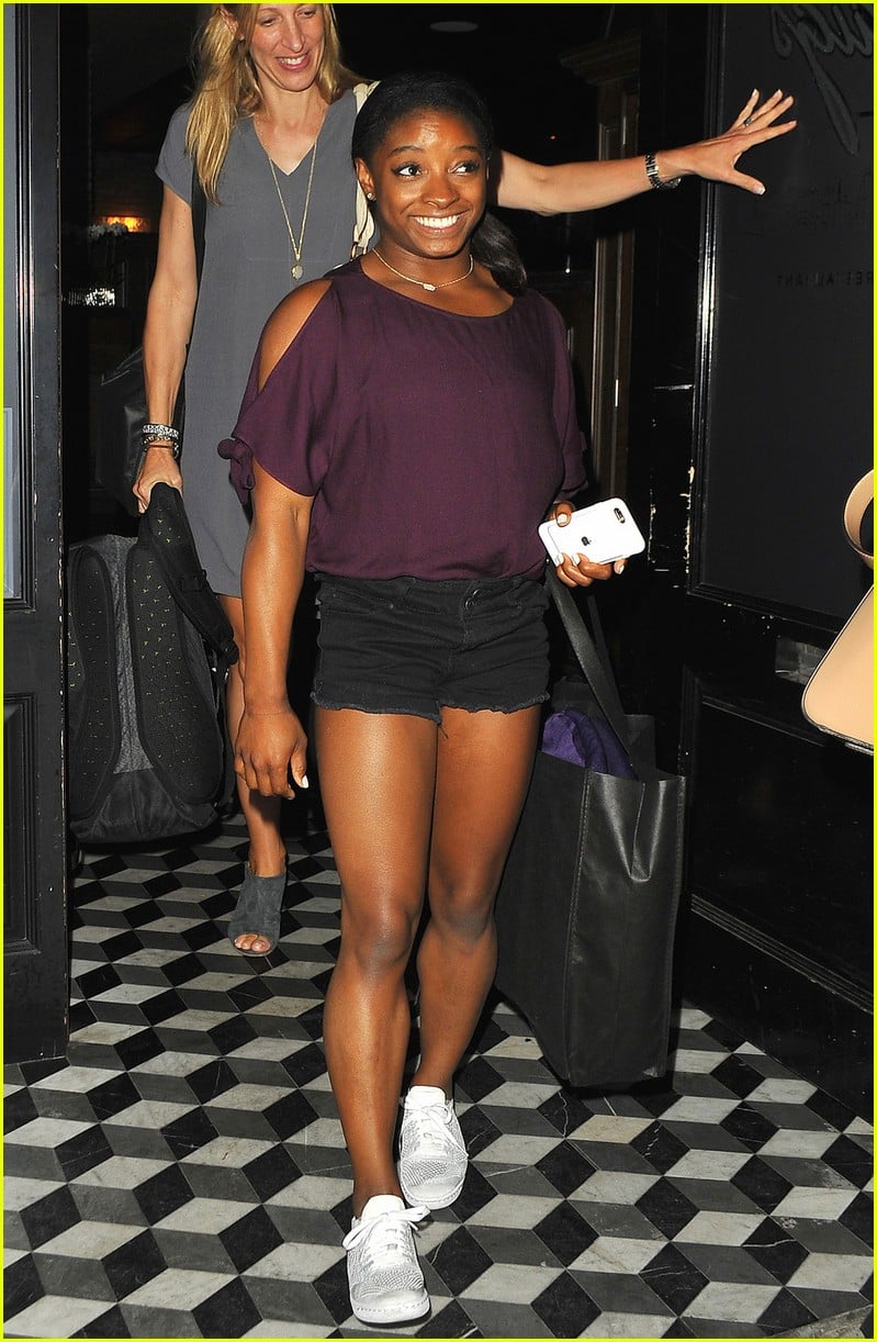 Simone Biles Is Spliting With Her Longtime Trainer Aimee Boorman: Photo ...