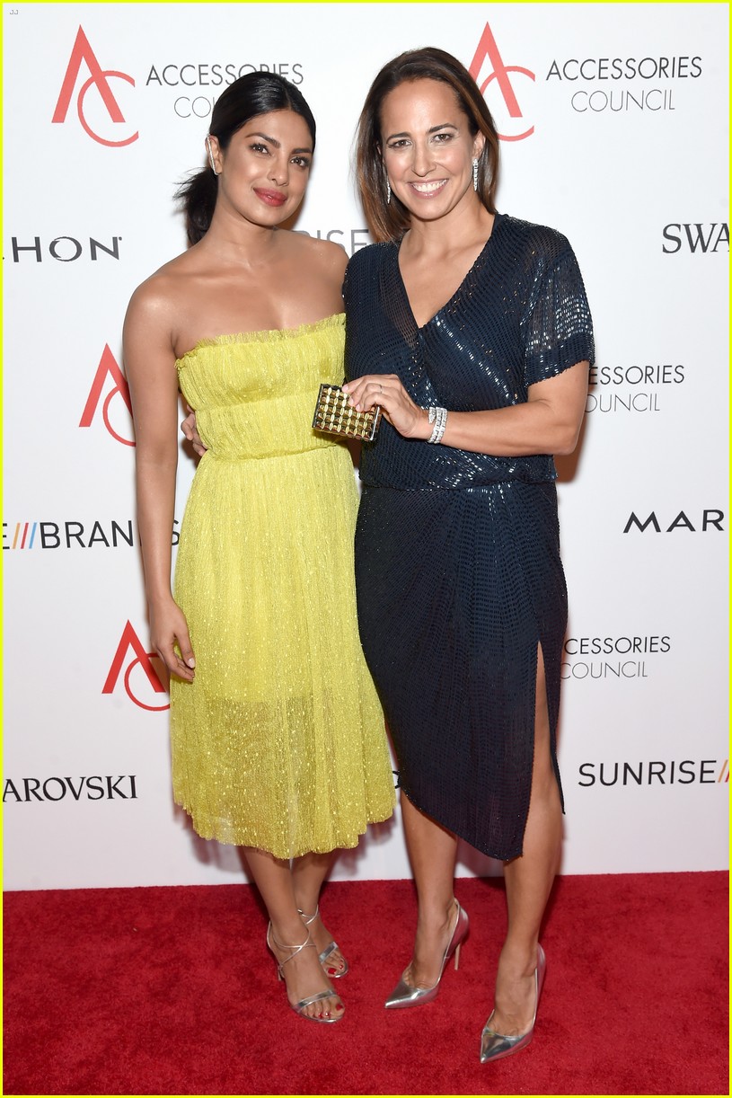 Sarah Jessica Parker, Julianna Margulies & Priyanka Chopra Shine at the ...