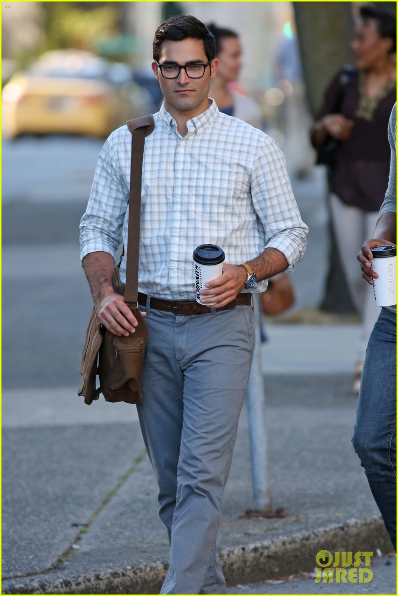 Tyler Hoechlin Debuts Clark Kent Look on 'Supergirl' Set!: Photo ...