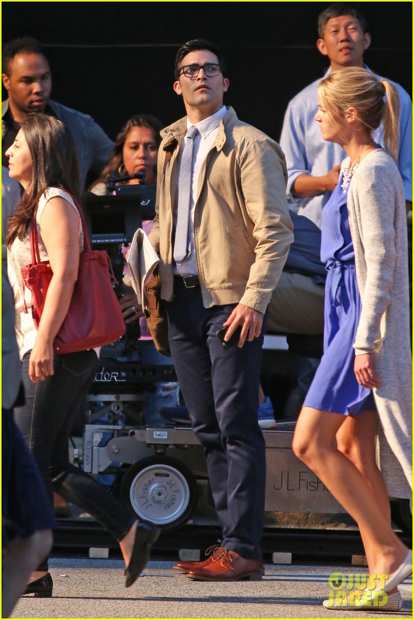 Tyler Hoechlin Debuts Clark Kent Look on 'Supergirl' Set!: Photo ...