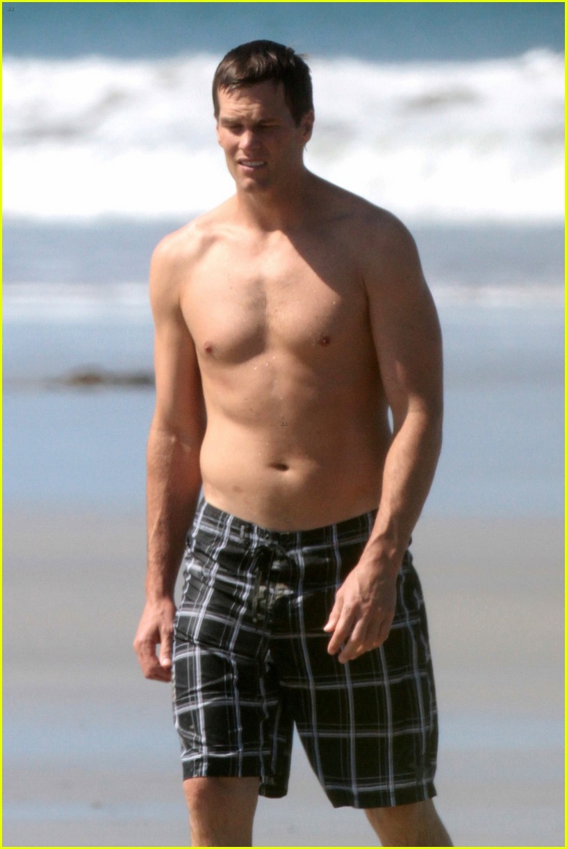 Tom Brady Sunbathes in His Birthday Suit Alongside Wife Gisele Bundchen ...