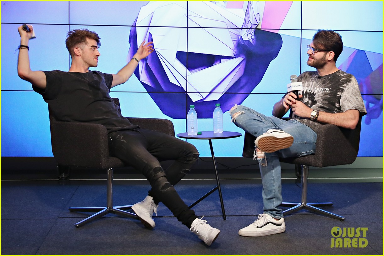 The Chainsmokers' Alex Pall Falls Off Stage During Concert (Video ...