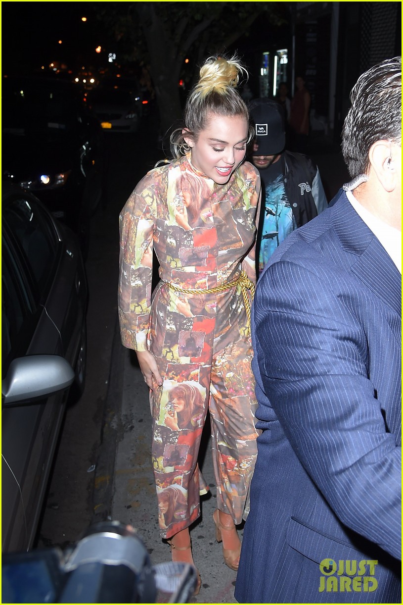 Miley Cyrus & Liam Hemsworth Are Reportedly Writing a Play Together ...