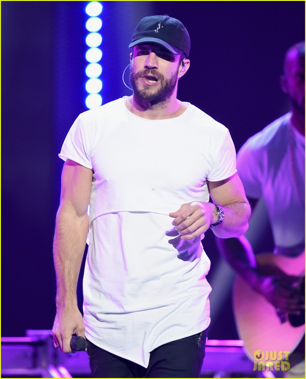 Drake, Sam Hunt, & Sia Kick Off Day One of iHeartRadio Music Festival ...