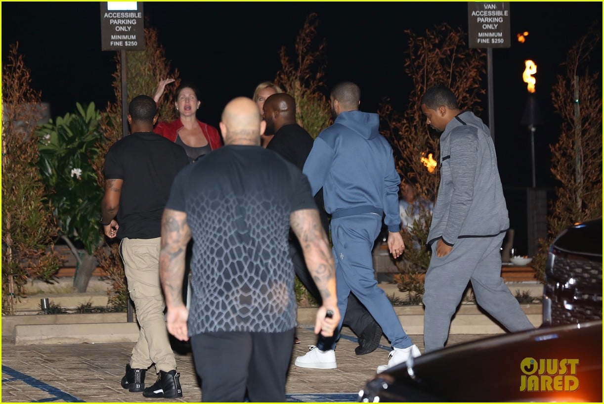 Drake Steps Out for a Sushi Dinner With a Group of Friends!: Photo ...