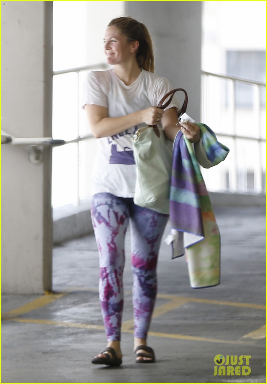 Drew Barrymore Shares Fresh-Faced Yoga Class Selfie: Photo 3749141 ...