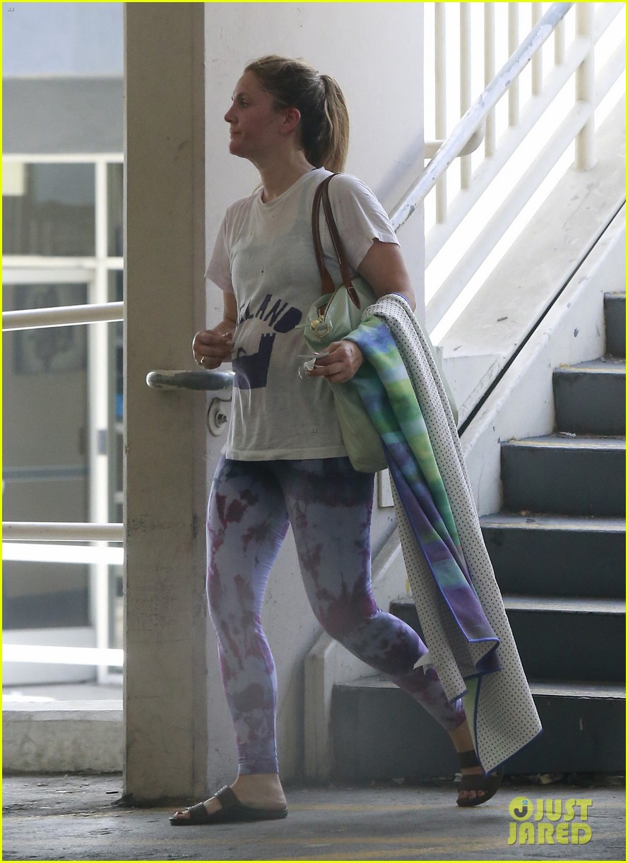 Drew Barrymore Shares Fresh-Faced Yoga Class Selfie: Photo 3749150 ...