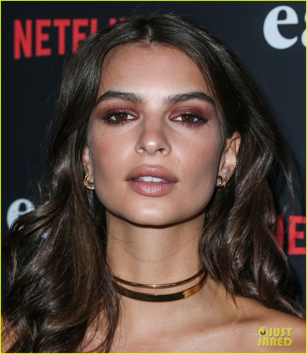 Emily Ratajkowski & Aya Cash Premiere Netflix's 'Easy': Photo 3760398 ...