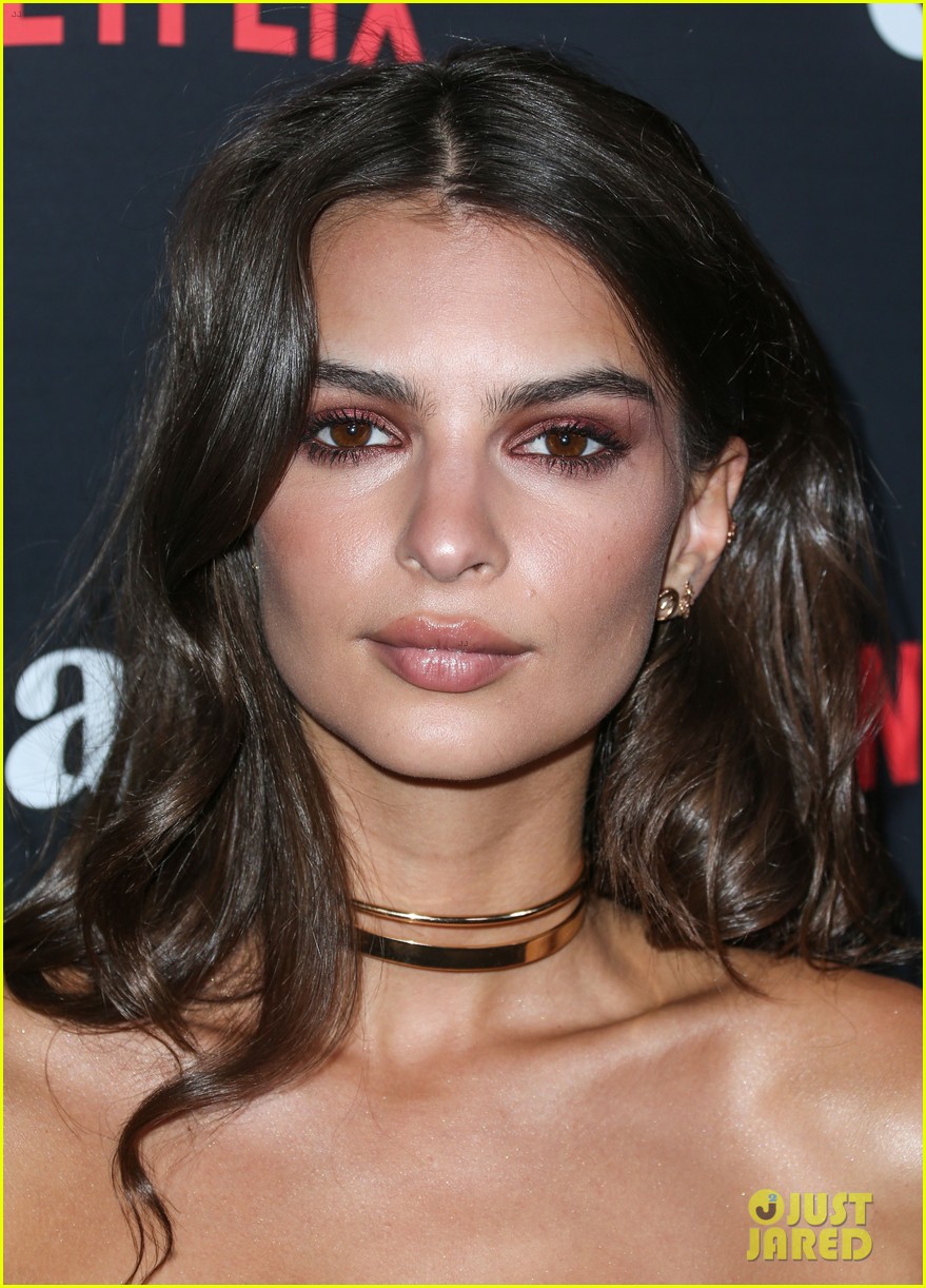 Emily Ratajkowski & Aya Cash Premiere Netflix's 'Easy': Photo 3760400 ...