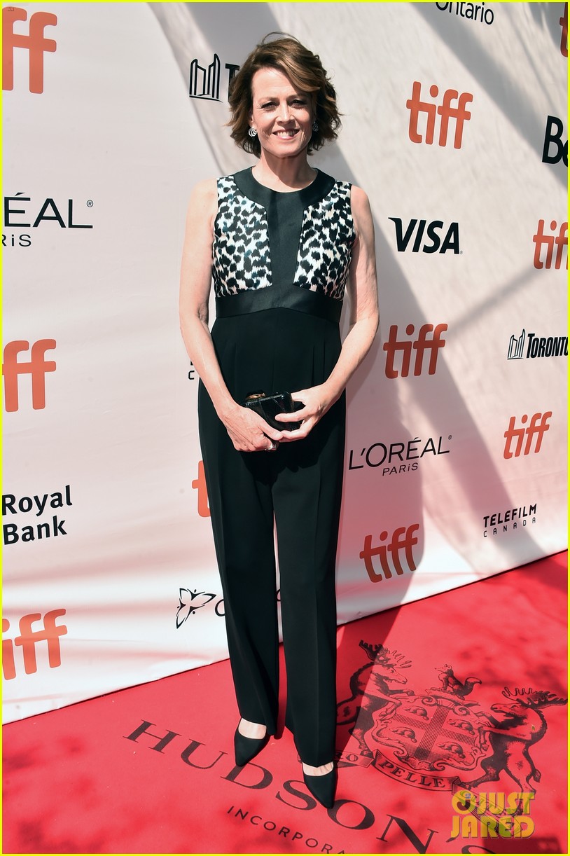 Felicity Jones Wins IMDb STARmeter Award at TIFF 2016!: Photo 3755336 ...