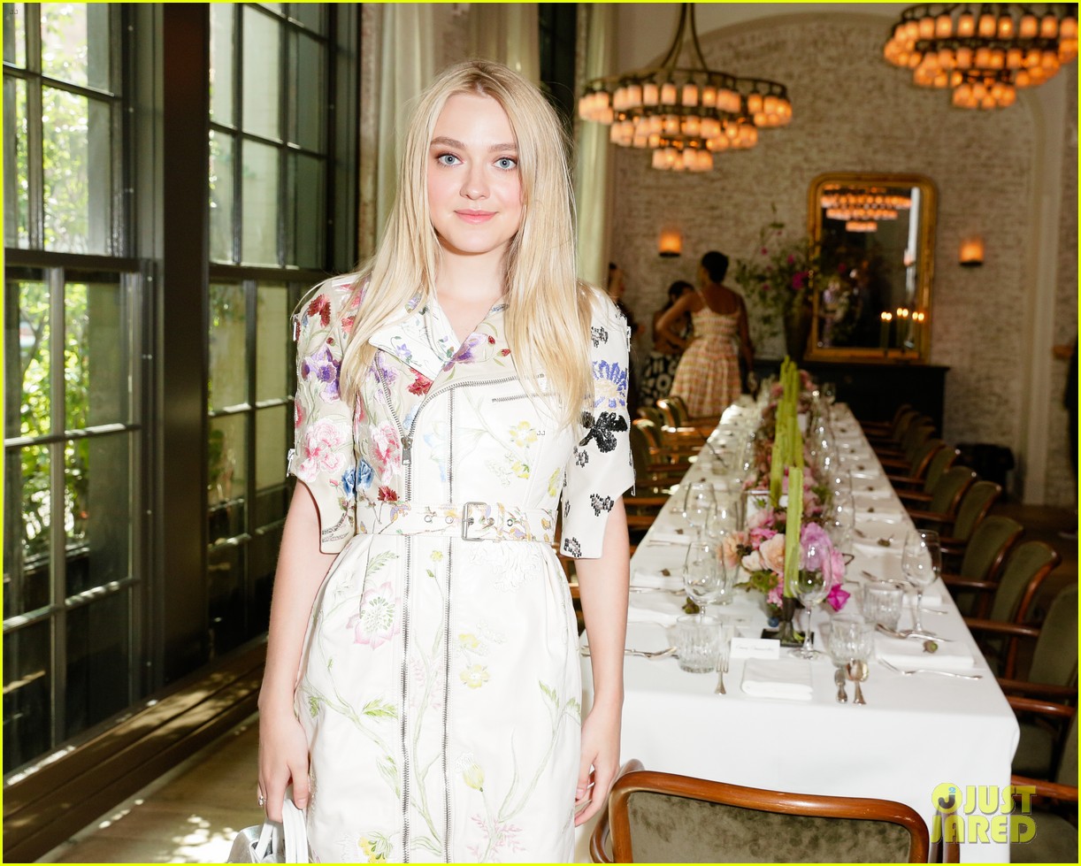 Hailey Baldwin & Dakota Fanning Attend 'It Girls' Luncheon: Photo ...