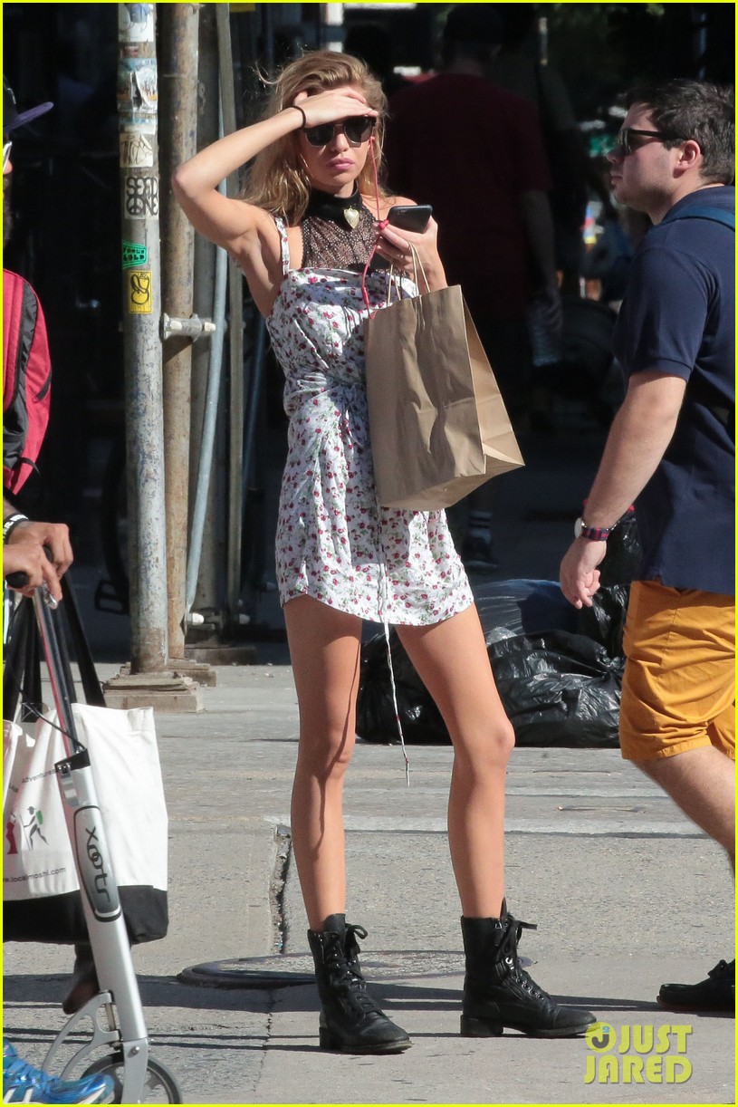 Hailey Baldwin & Dakota Fanning Attend 'It Girls' Luncheon: Photo ...