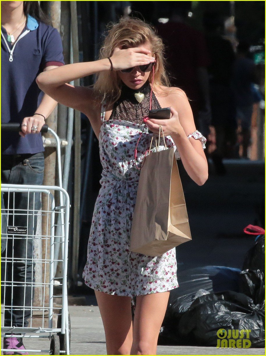 Hailey Baldwin & Dakota Fanning Attend 'It Girls' Luncheon: Photo ...