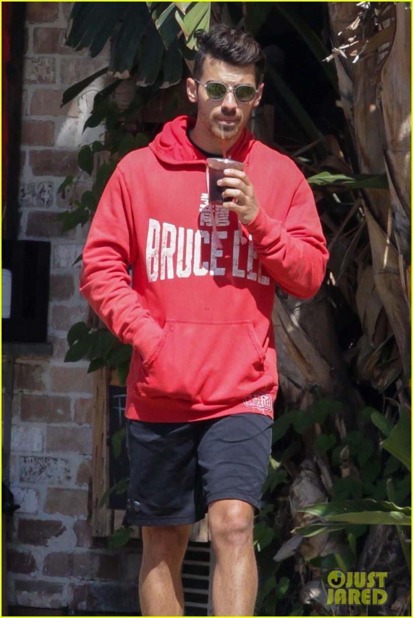 Joe Jonas Posts a Sweaty Shirtless Selfie at the Gym!: Photo 3749029 ...