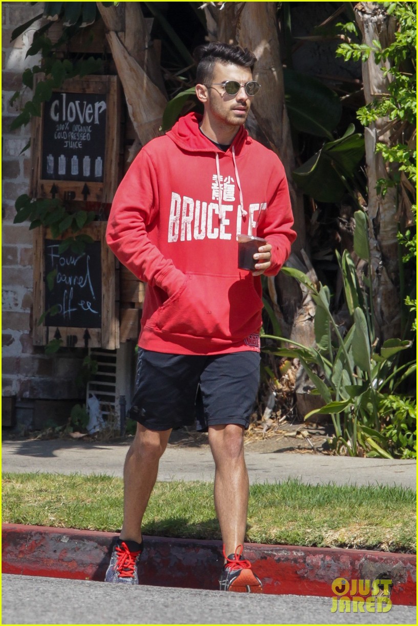 Joe Jonas Posts a Sweaty Shirtless Selfie at the Gym!: Photo 3749042 ...