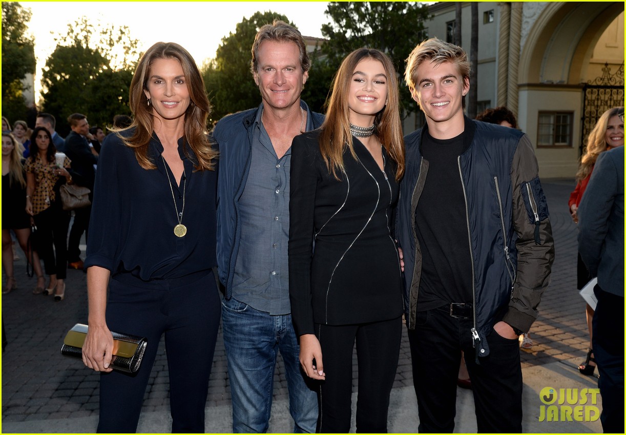 Kaia Gerber Gets Family Support at 'Sister Cities' Premiere!: Photo ...