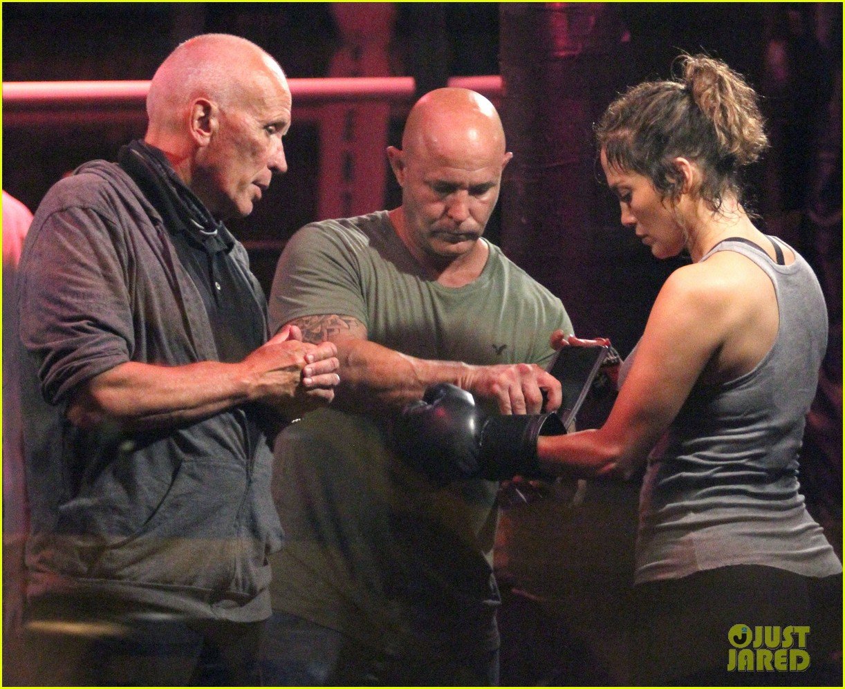 Jennifer Lopez Bares Her Boxing Gloves for 'Shades of Blue'!: Photo ...
