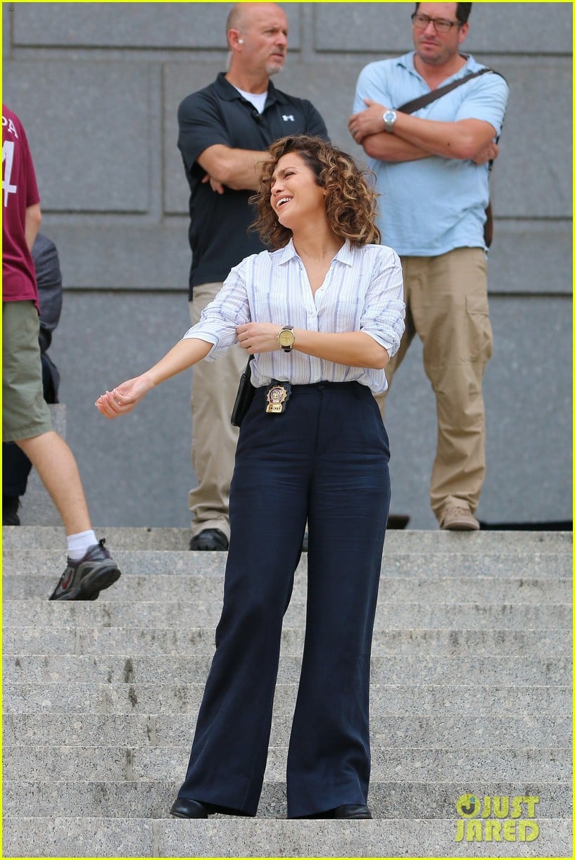 Jennifer Lopez Bares Her Boxing Gloves for 'Shades of Blue'!: Photo ...