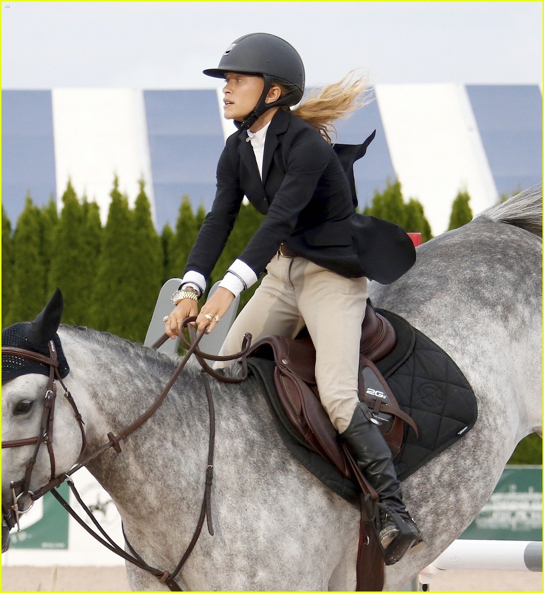 Mary-Kate Olsen Shows Her Skills at the Hampton Classic Horse Show ...