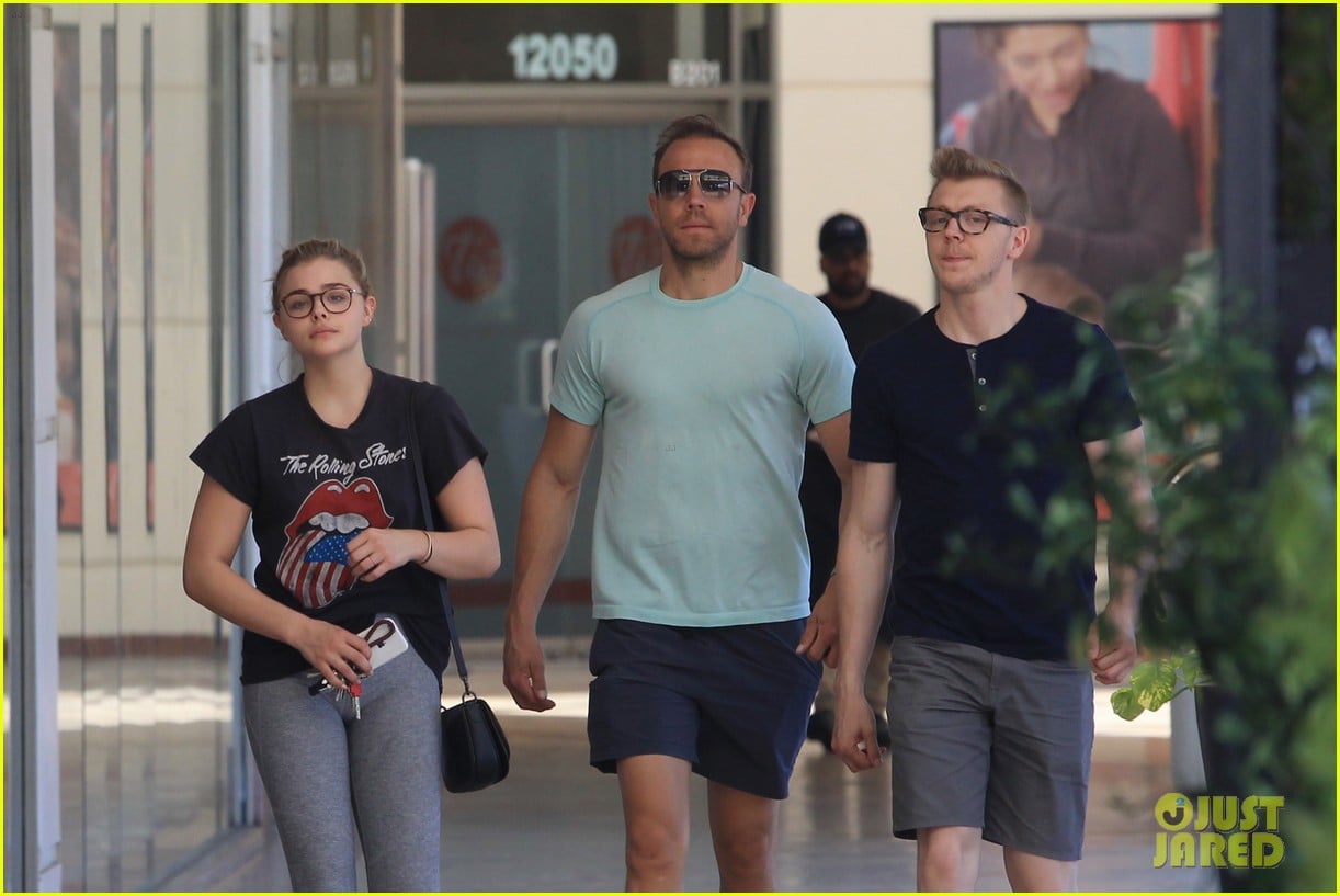 Photo: chloe moretz celebrates with her family 30 | Photo 3770438 ...
